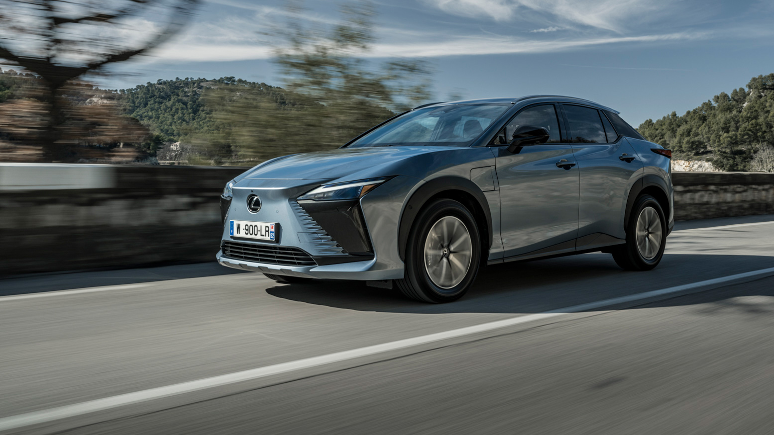 Lexus RZ 450e: Luxus-SUV mit Lenkrad-Laune - Elektroauto