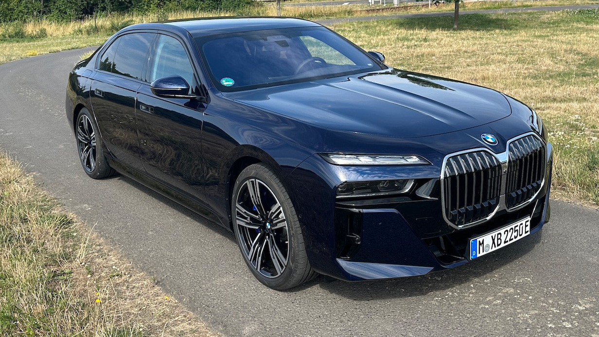 BMW 750e xDrive: Wie viel Strom darfs sein? - Hybridantrieb