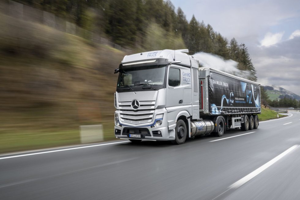 Daimler Truck nimmt Diesel-Laster in die Zange Transport
